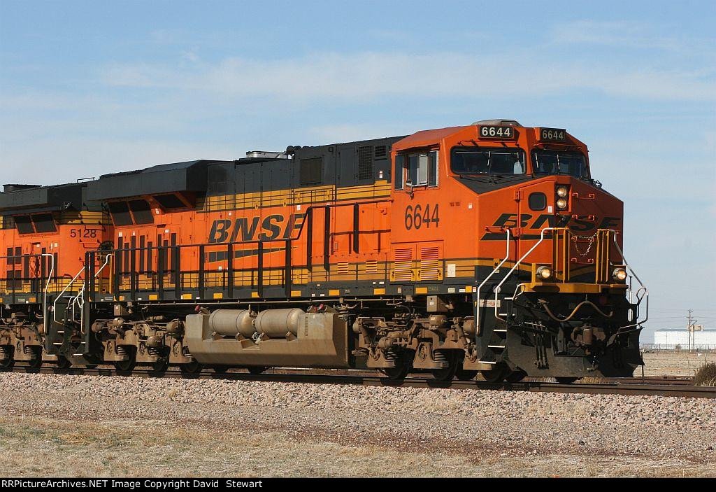 BNSF ES44C4 6644